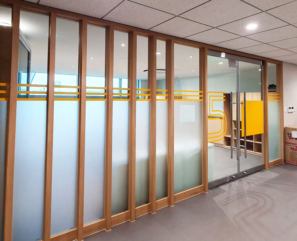 Signage & Graphic – uni-design studio